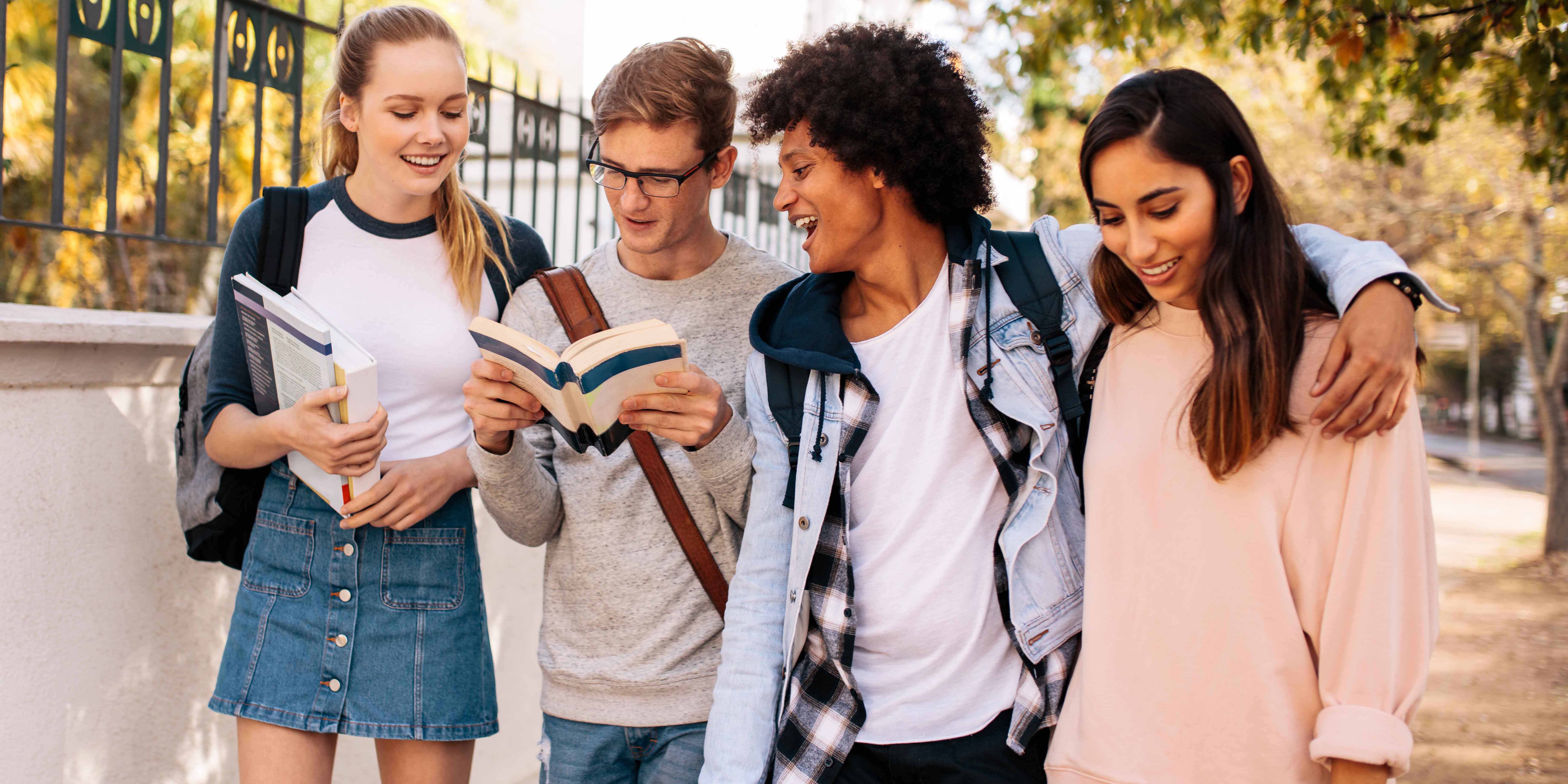 How to Avoid Financial Peer Pressure in College | CollegeData